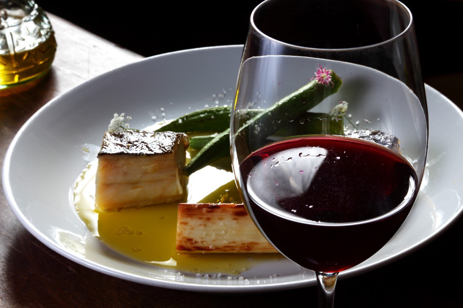 New Study Finds Olive Oil Enhances The Flavor of Red Wine